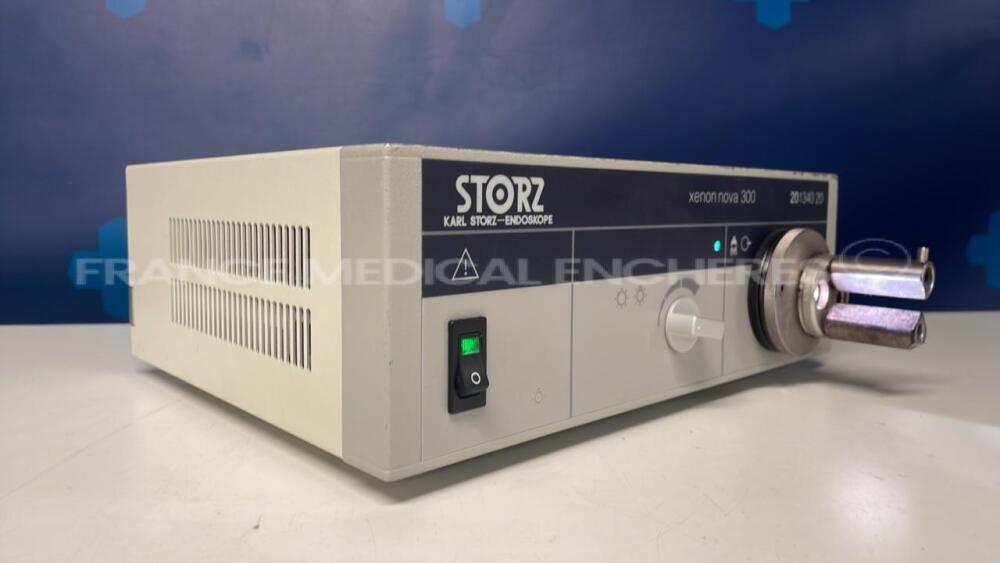 Storz Light Source Xenon Nova 300 (Powers up) - 3