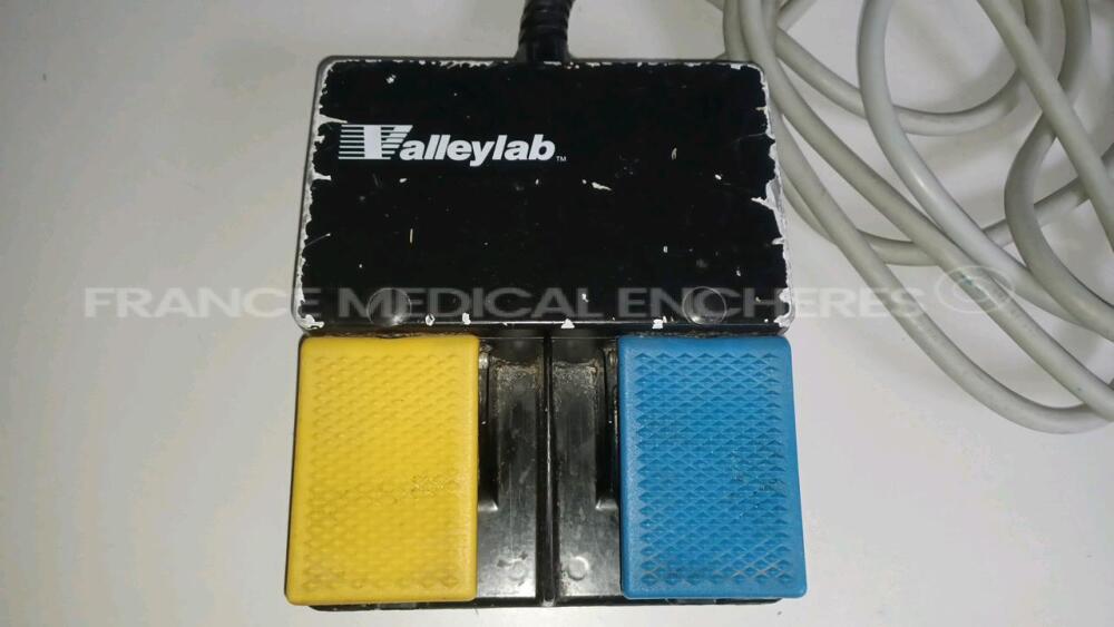 Lot of 1 x Valleylab Dual Footswitch and 1 x Covidien ForceTriad Dual ...